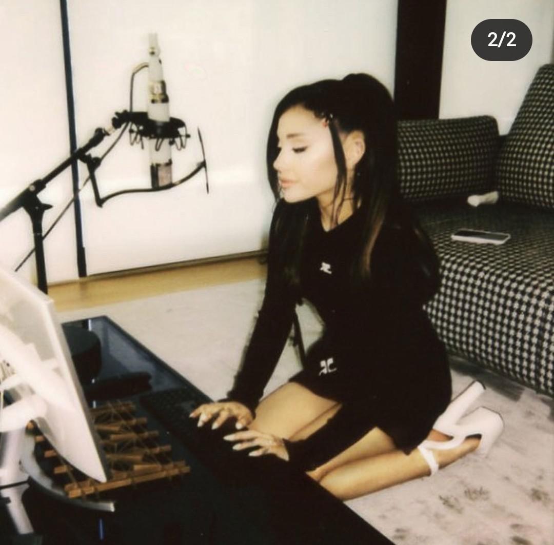 Showing us a little bit of her feet | Scrolller