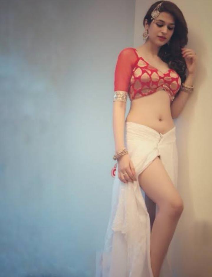 Shraddha Das navel show 🔥 | Scrolller