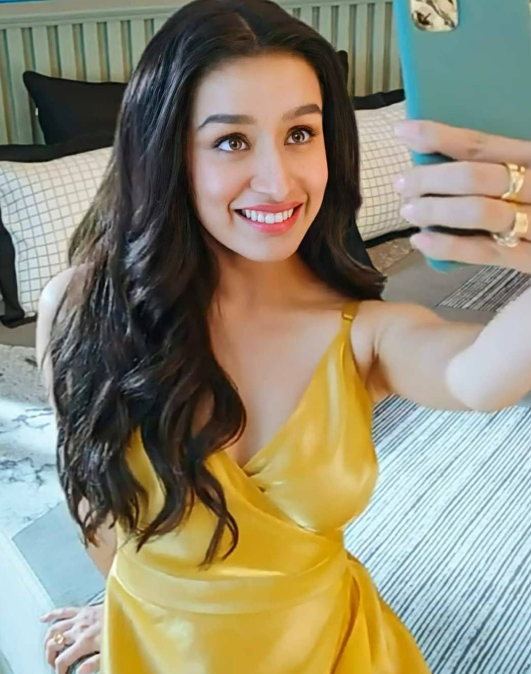 Shraddha Kapoor Scrolller
