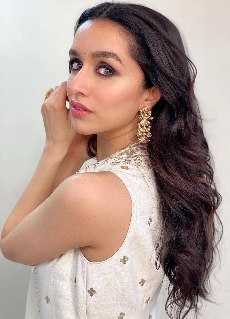 Shraddha Kapoor Scrolller