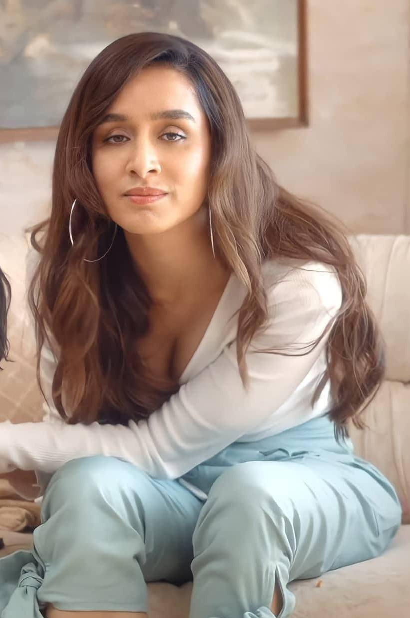 Shraddha Kapoor! That look gives instant boner.. | Scrolller