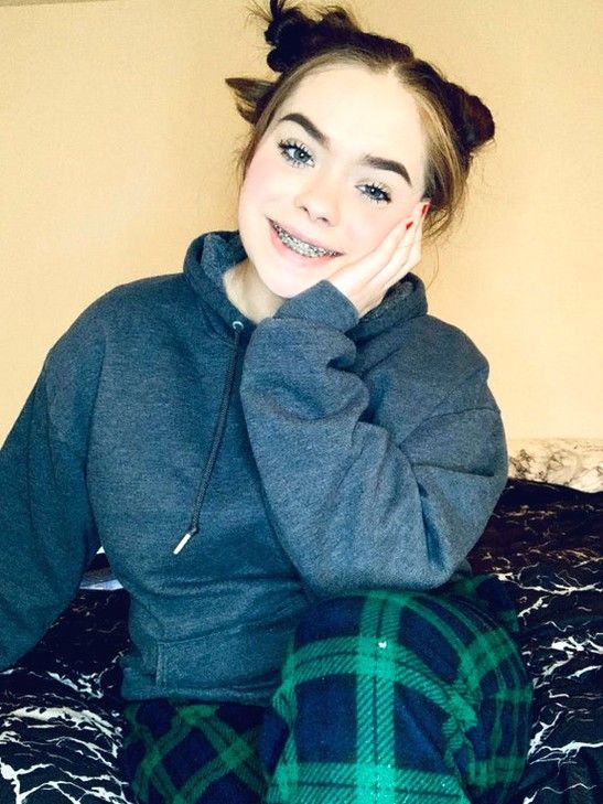 Shy girl being not so why if you wanna see something special add my snapchat aridcross | Scrolller