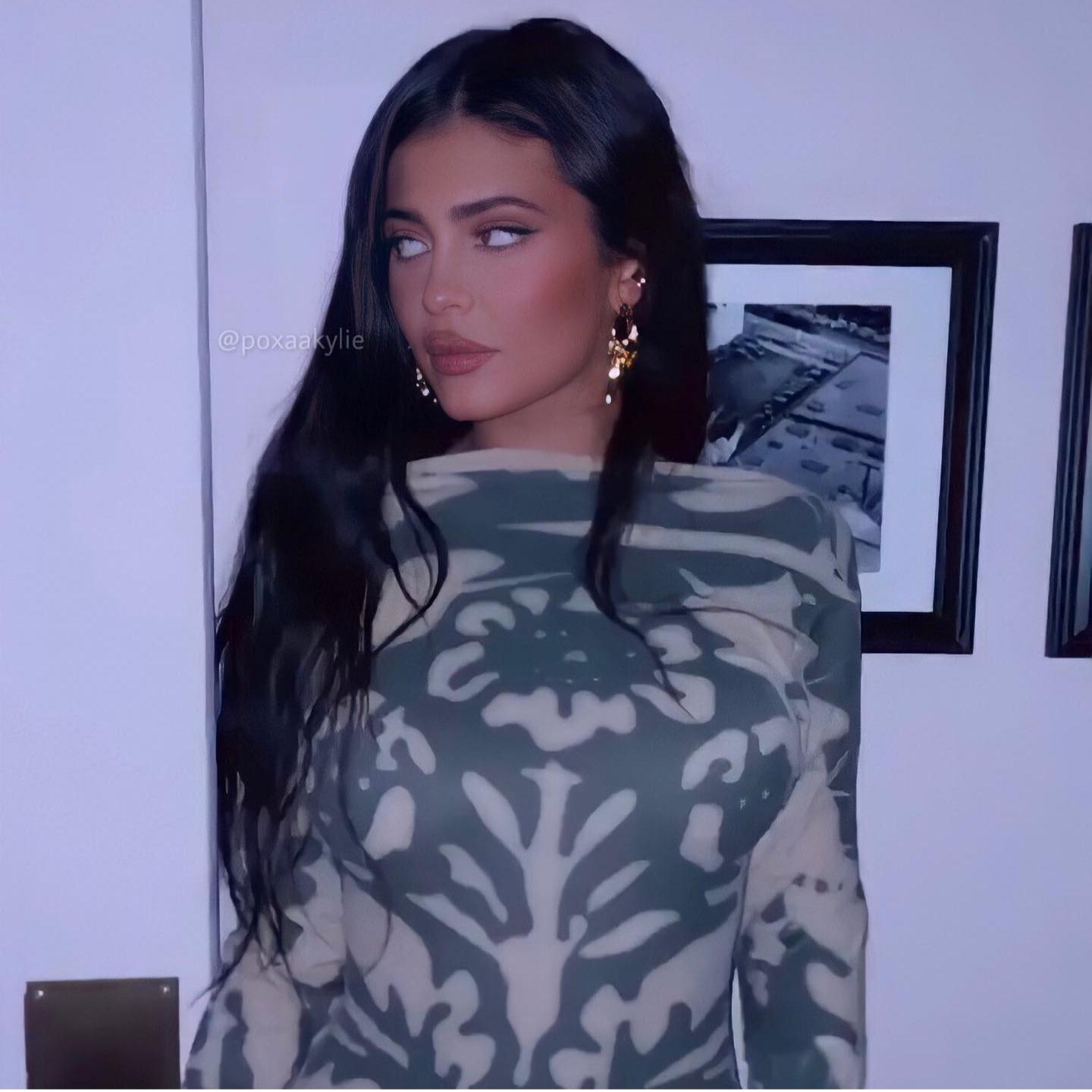 Side eye | Scrolller