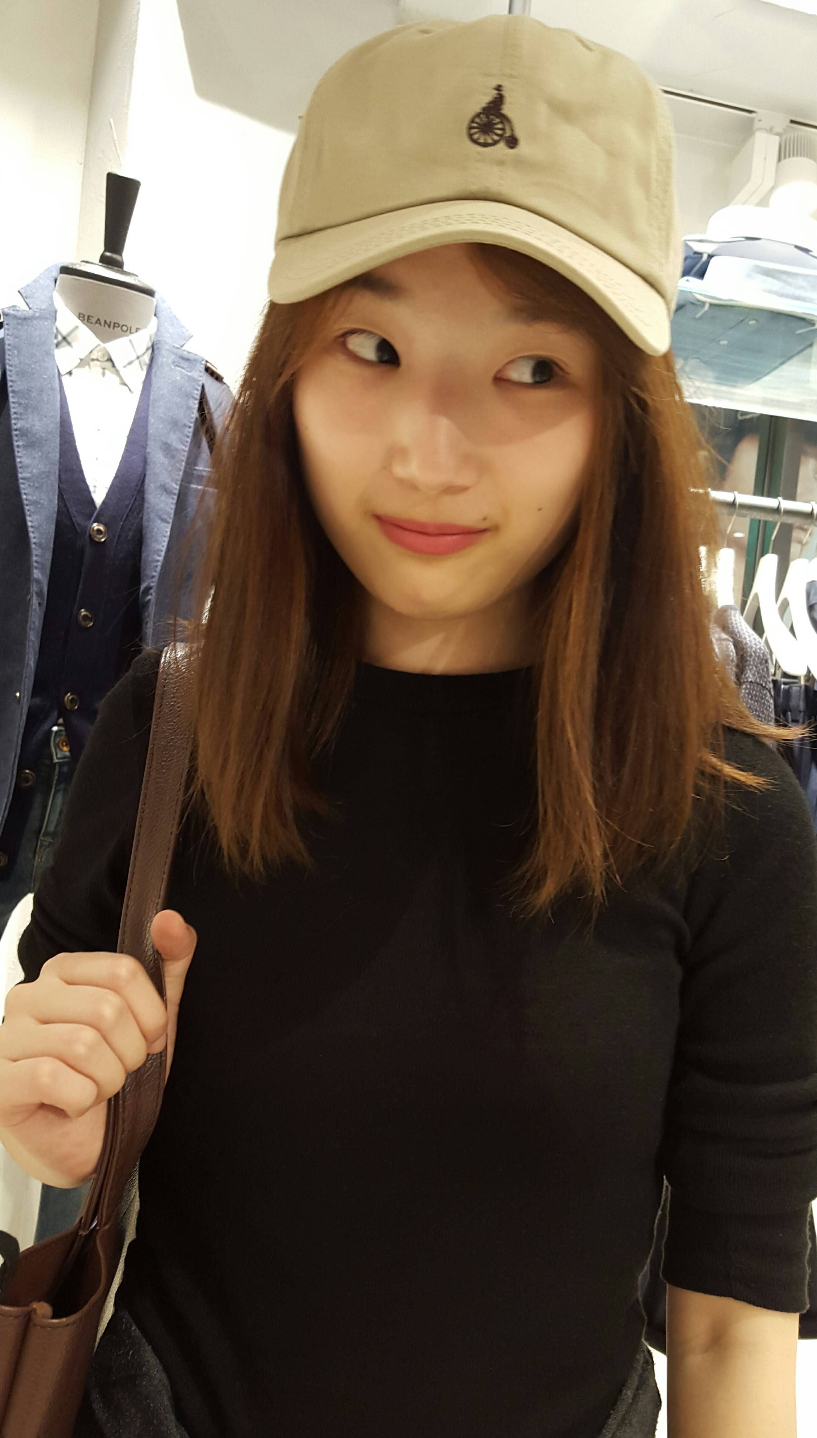 Side glance | Scrolller