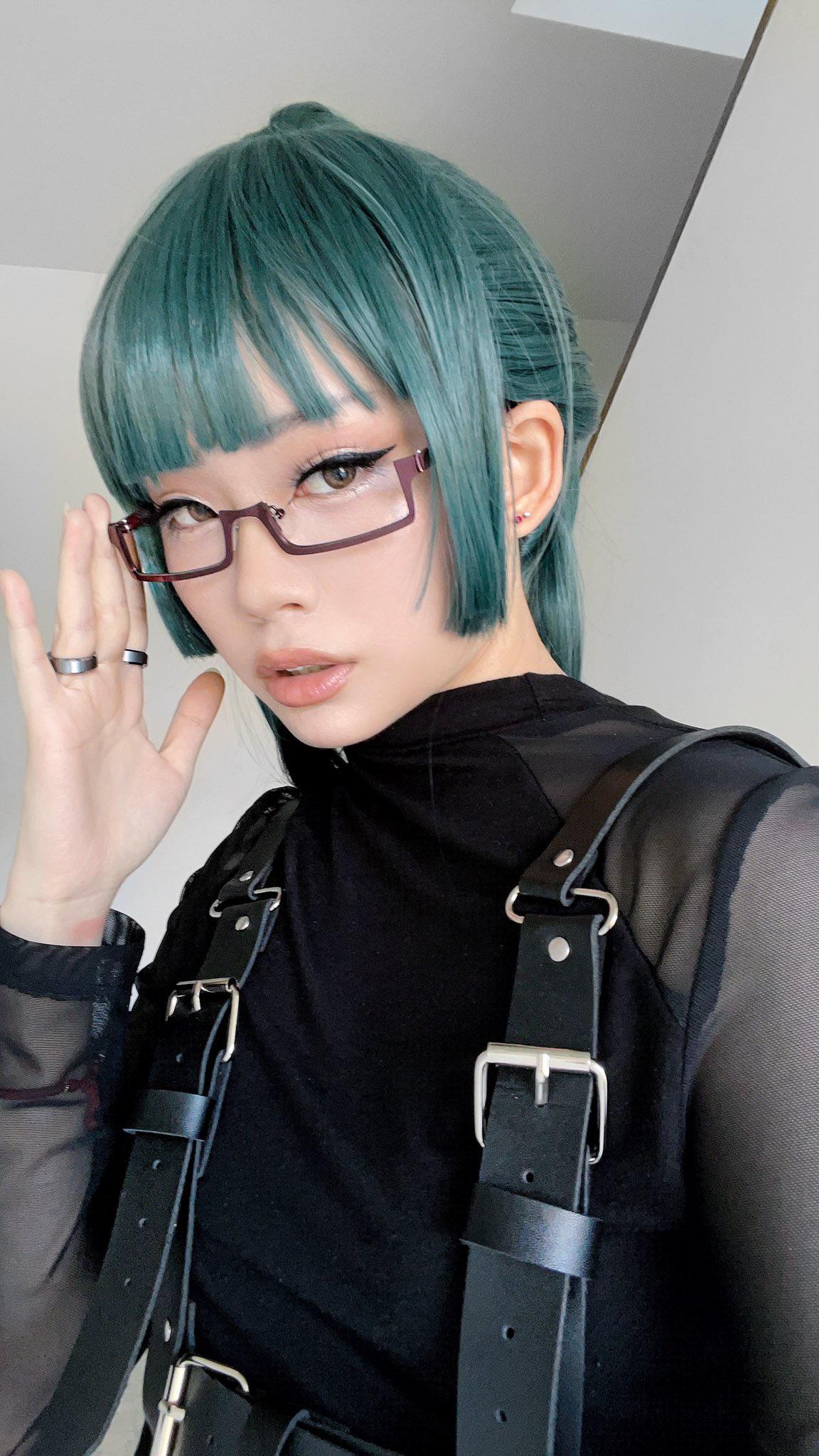 Side view | Scrolller