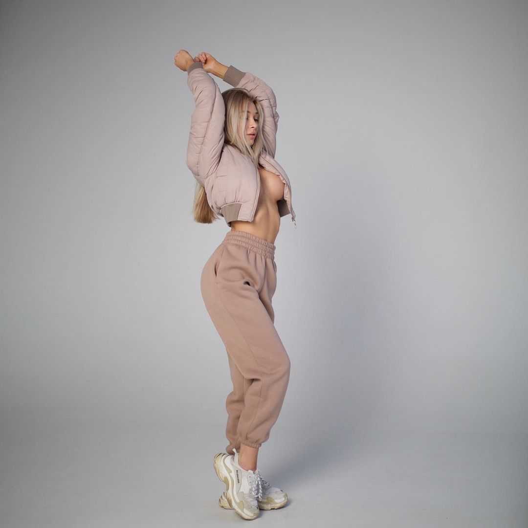 Sideboob | Scrolller