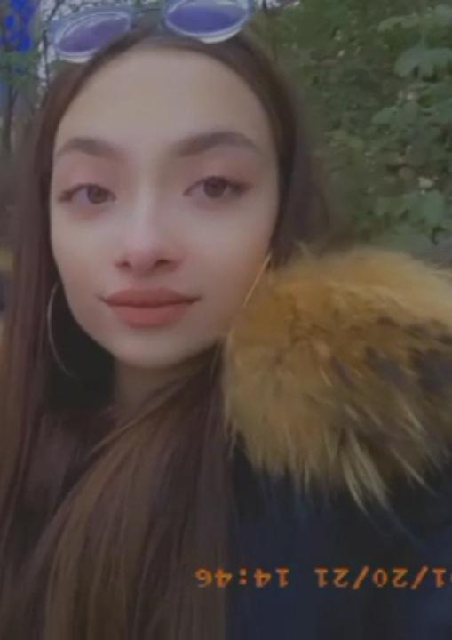 Sie will es ins Gesicht | Scrolller