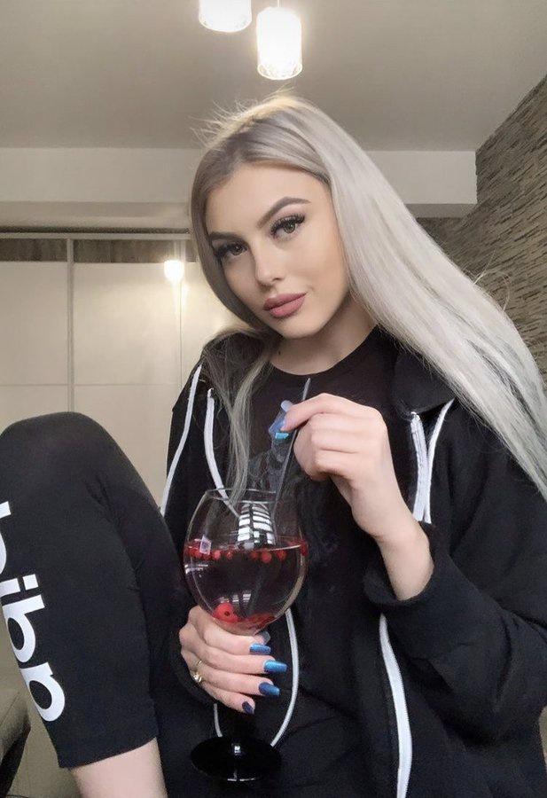 Simona, instagrameriță | Scrolller