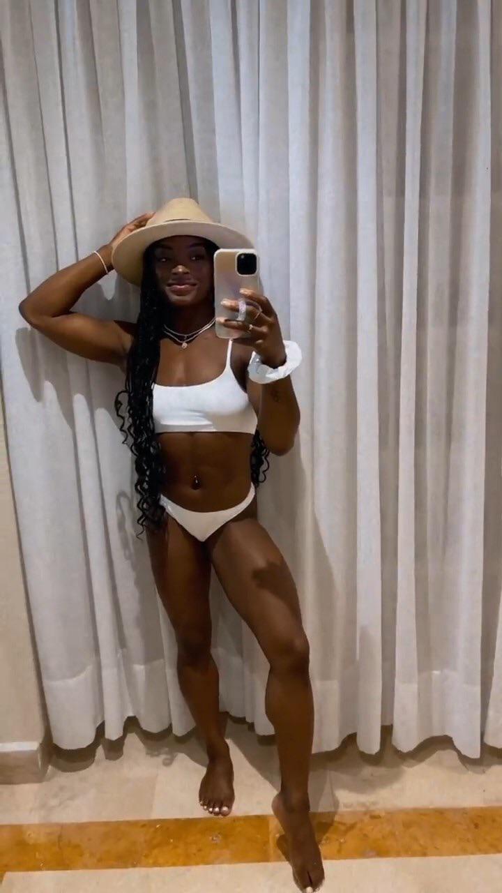 Simone Biles | Scrolller