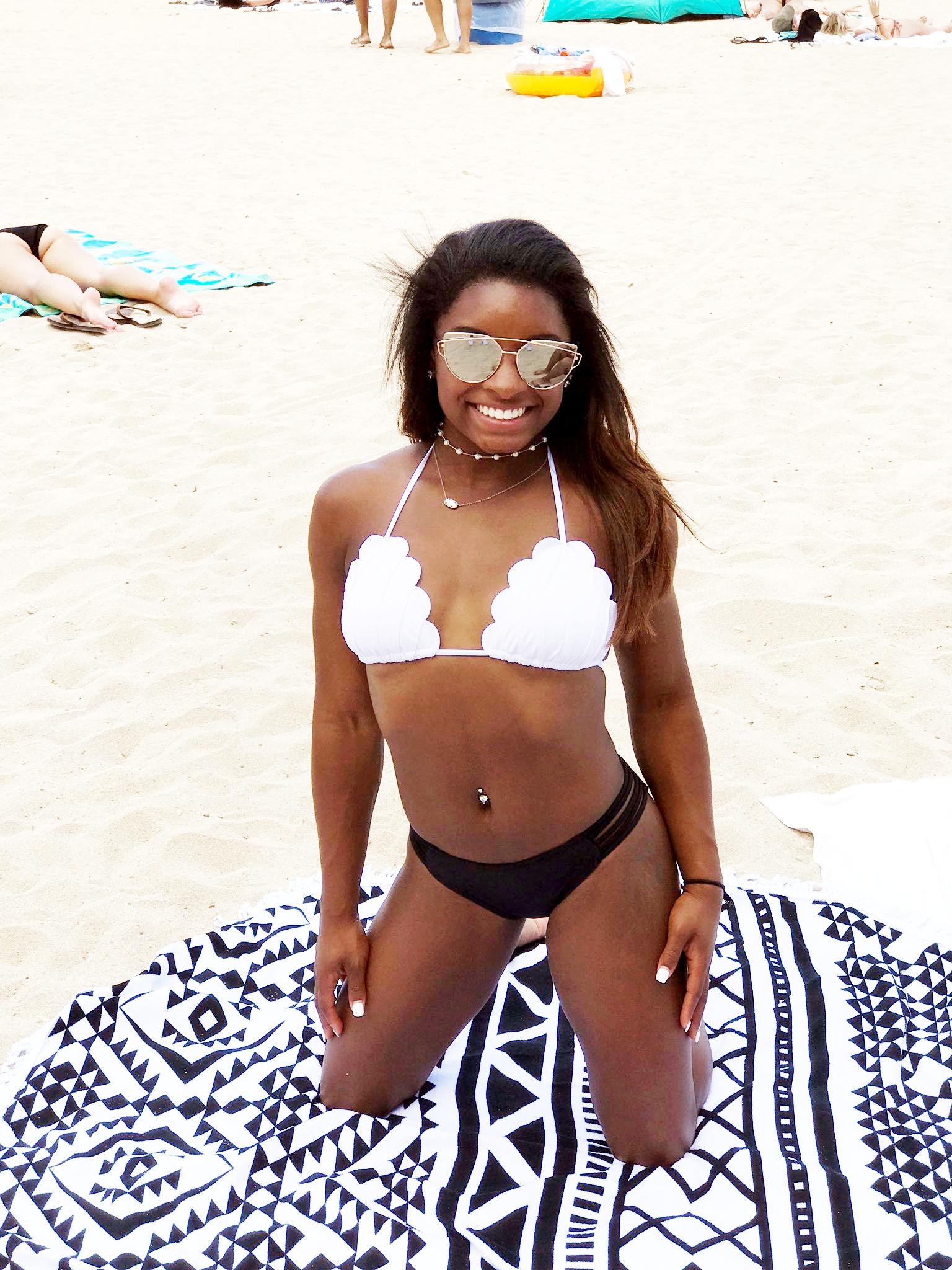 Simone looks amazing in a bikini | Scrolller