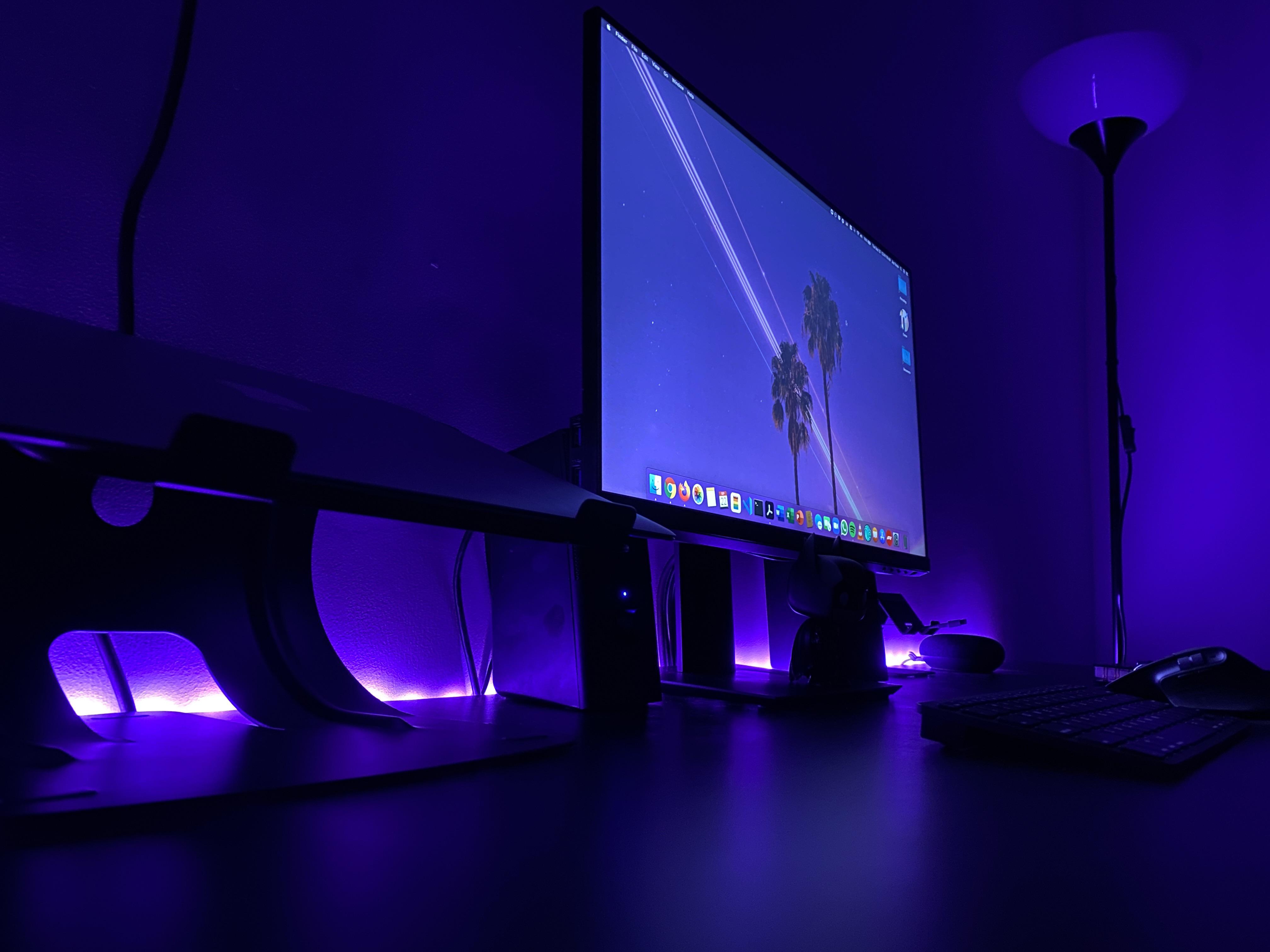 Simple college setup | Scrolller