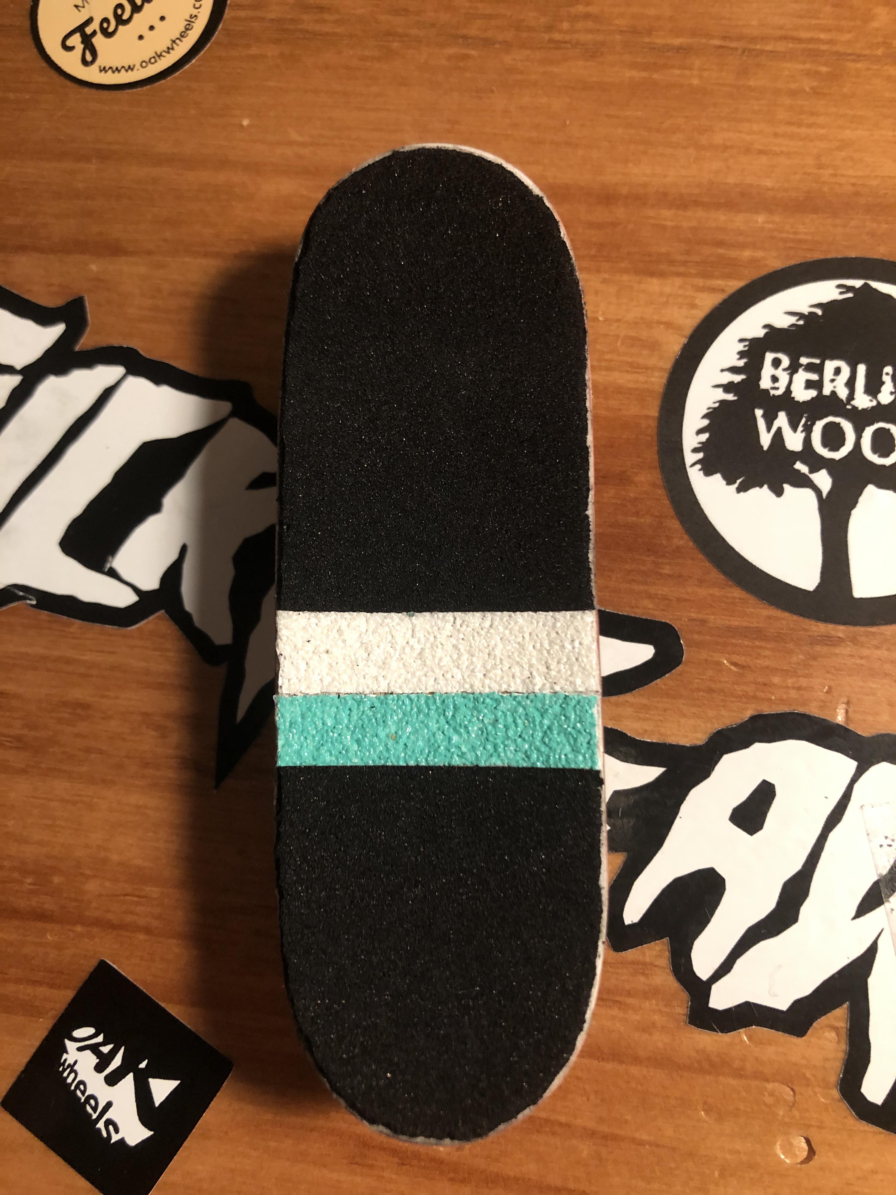 simple grip job, sponsor me tape. | Scrolller