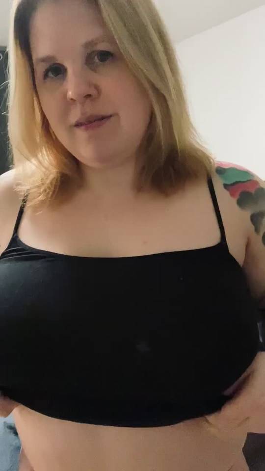 Simple stay at home mom titti flash | Scrolller