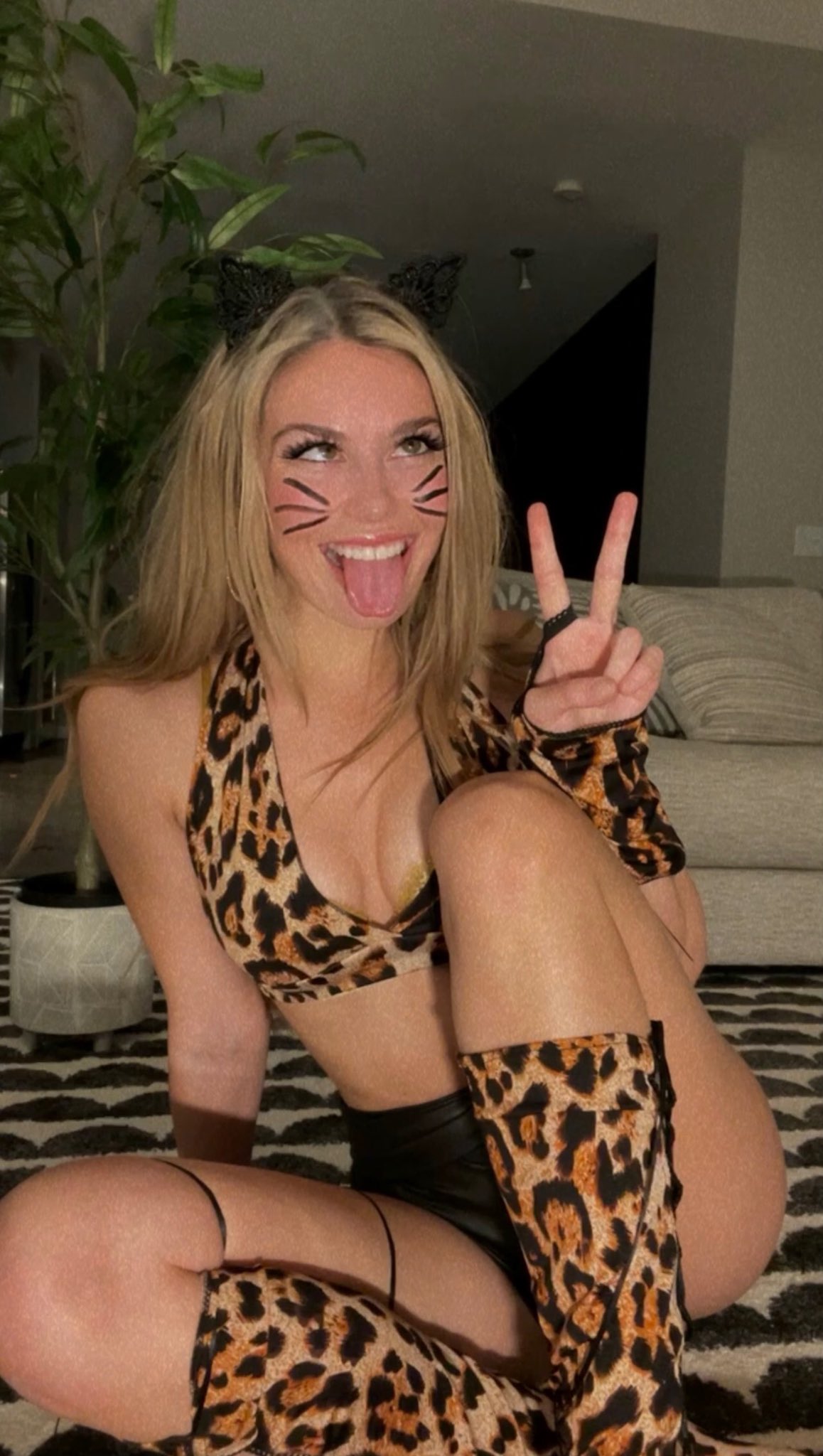 Simply Radiant | Scrolller