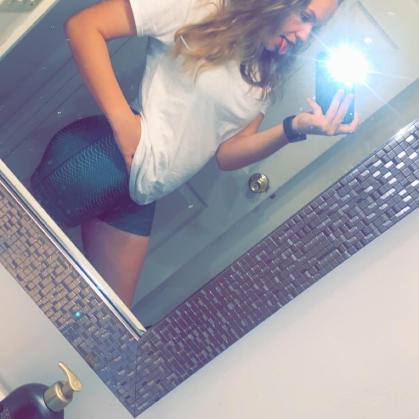 Sis (18) | Scrolller