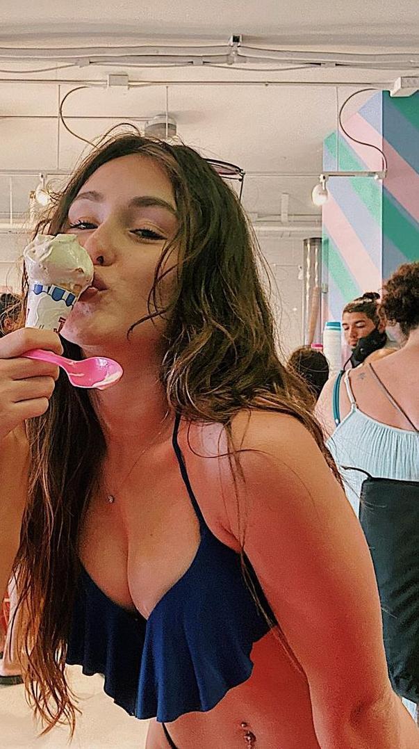 Sis 20 y/o | Scrolller