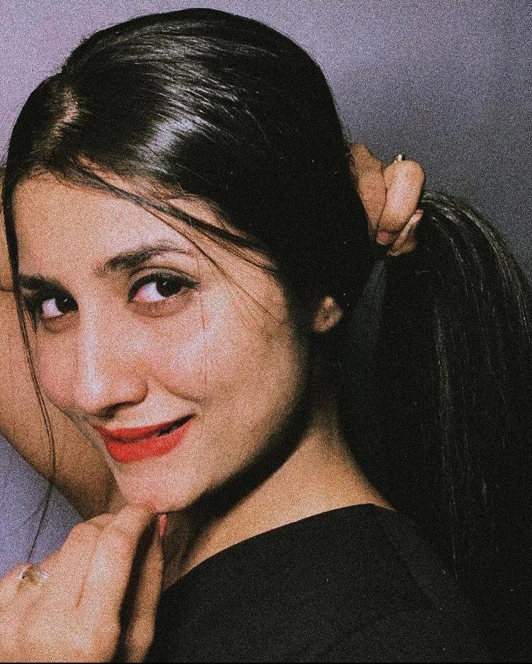 Sister ready to suck 🍌💦 | Scrolller