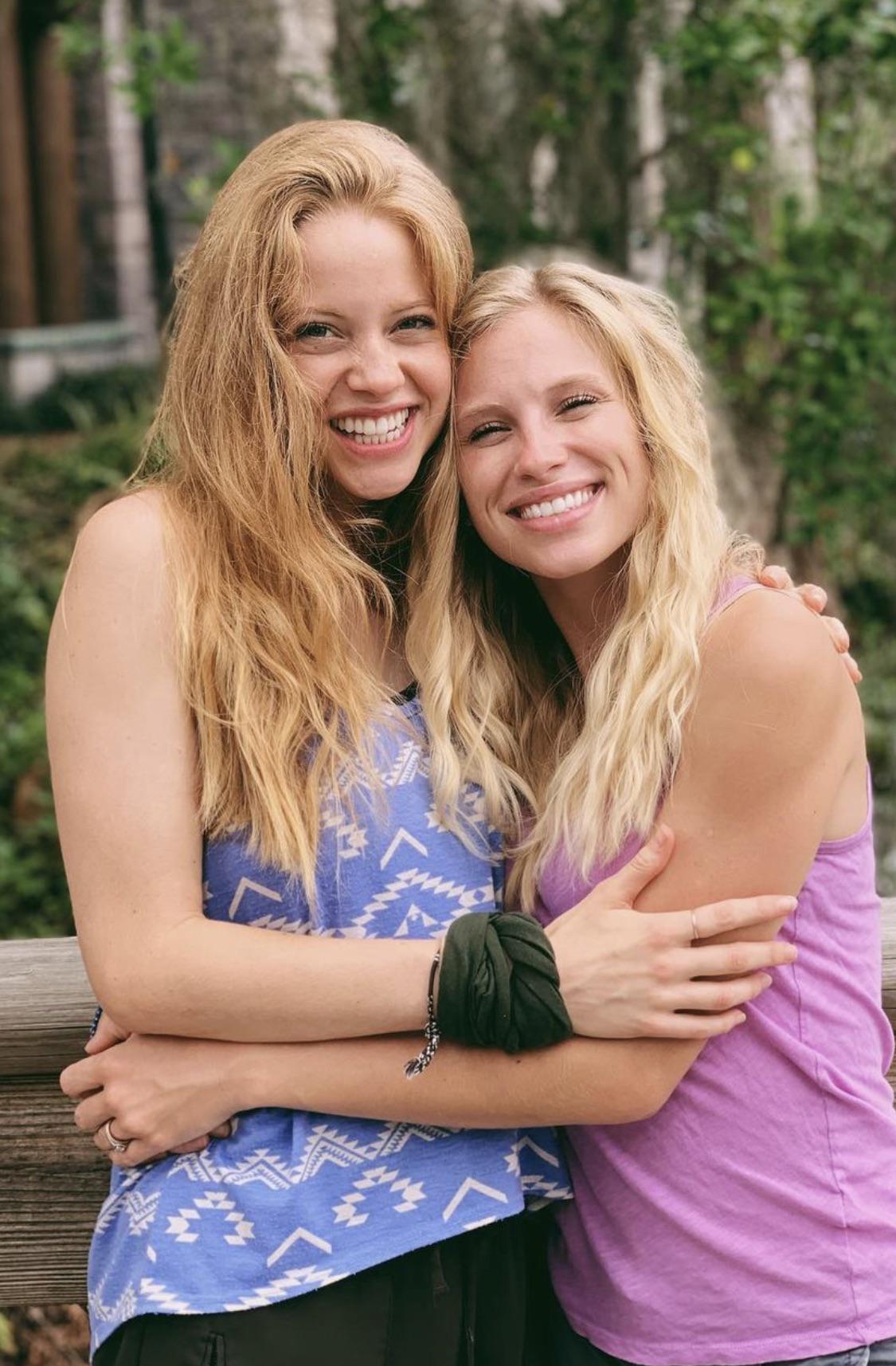 Sisters (20, 25) | Scrolller