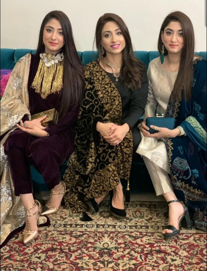 Sisters Scrolller
