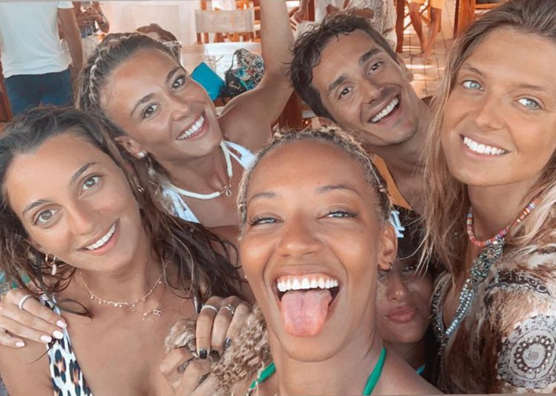 Six is a crowd | Scrolller