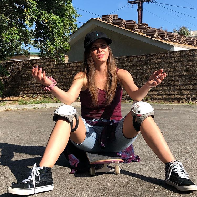 Skater girl | Scrolller