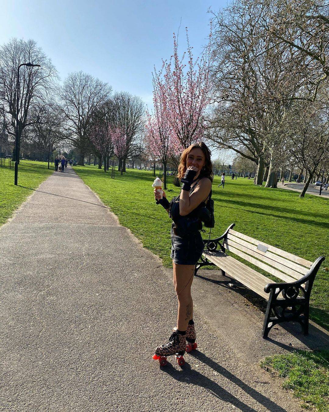 Skater Girl | Scrolller