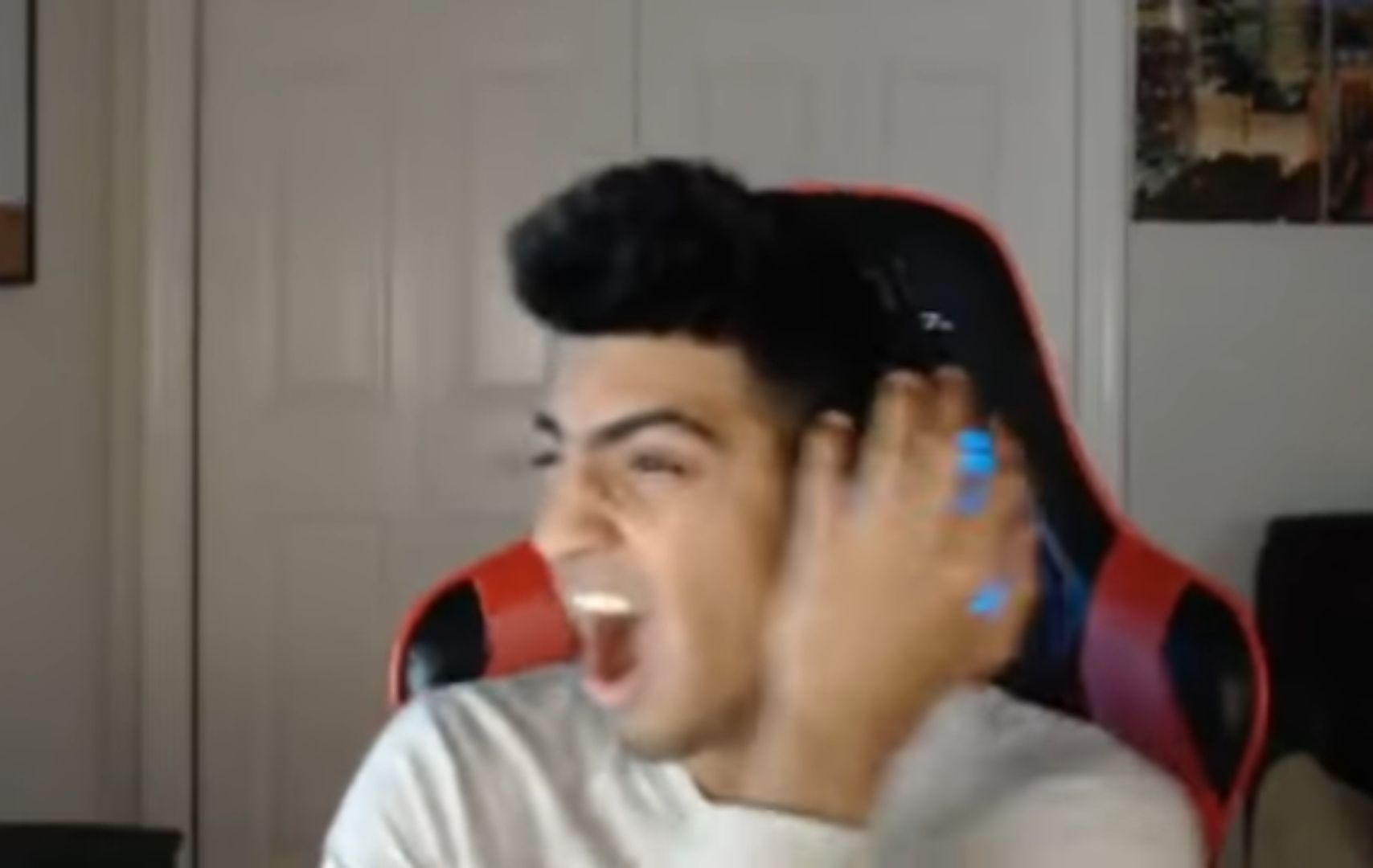 Skeppy got earraped and made the FUNNIEST face I had to post it on here | Scrolller