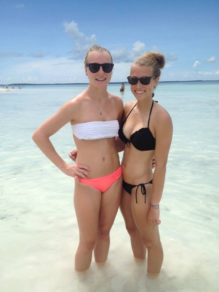 Cute blondes next door | Scrolller