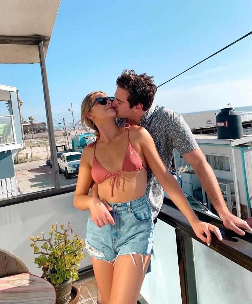 Sky Xavier | Scrolller