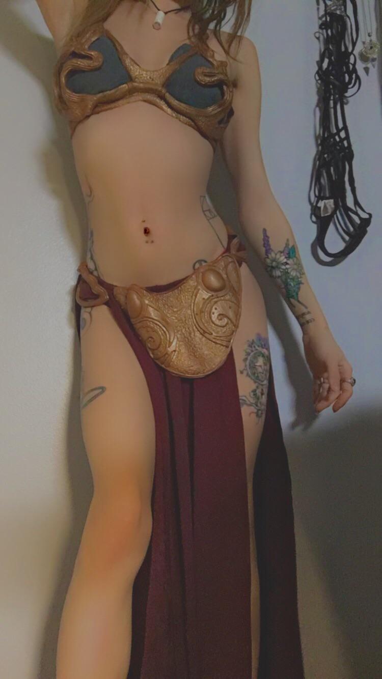Slave Leia 🖤 (self) | Scrolller