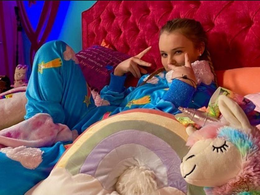 Sleepover with Baby | Scrolller