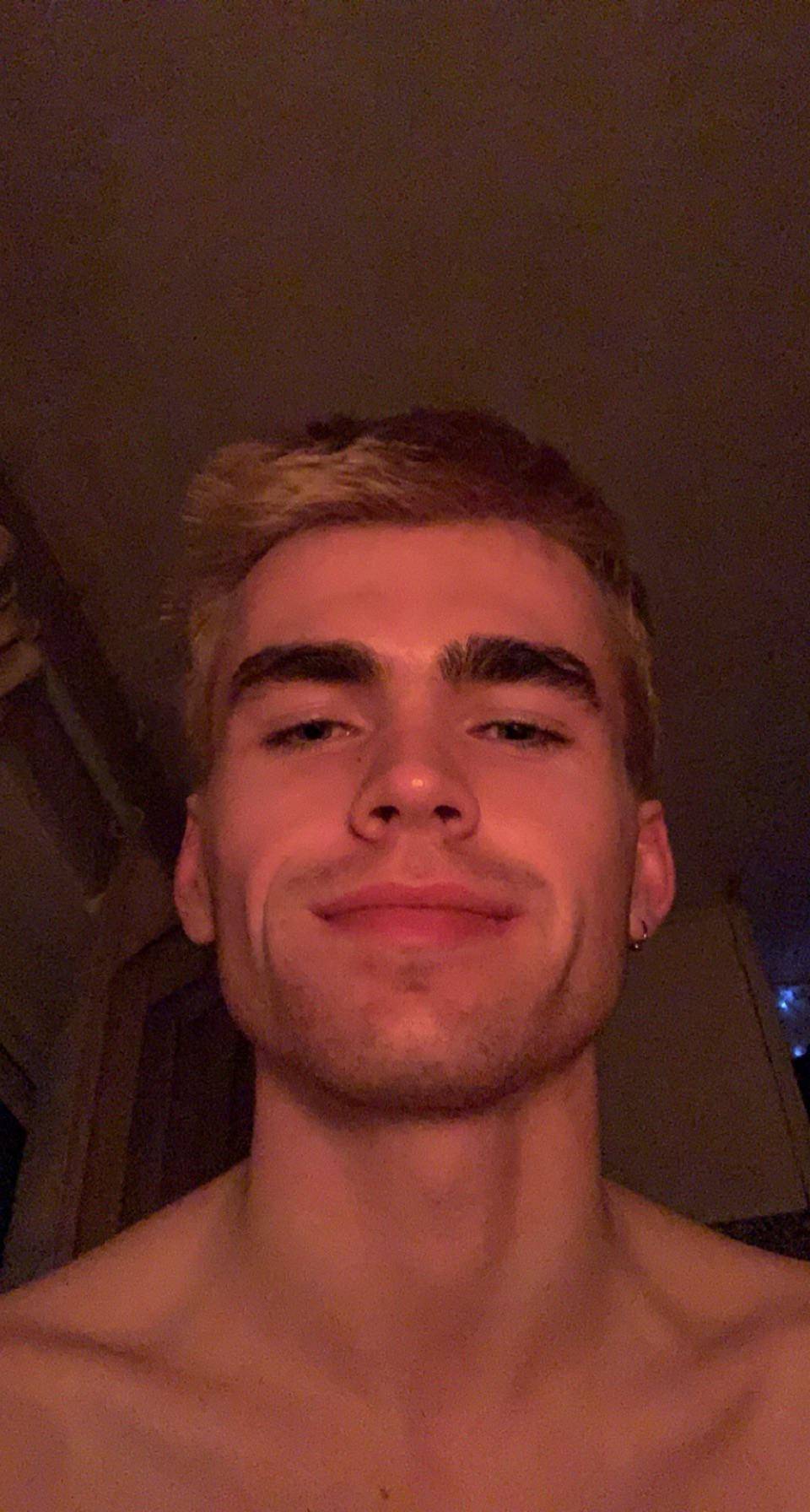 Sleepy boi | Scrolller