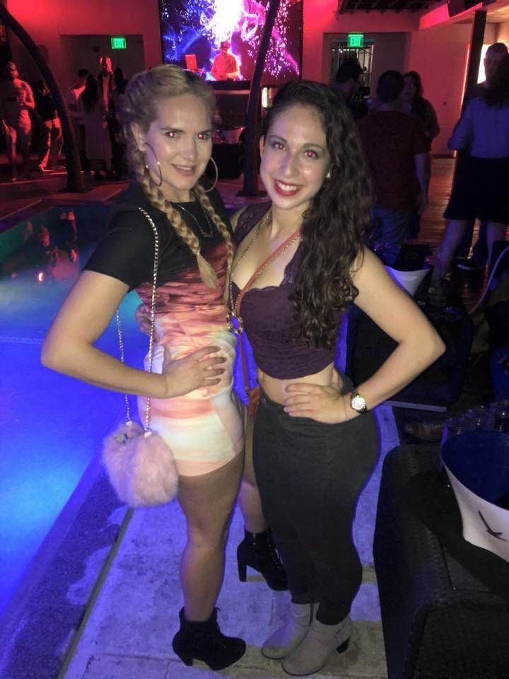 Slim thick w plump ass Venezuelan on right 😛 | Scrolller