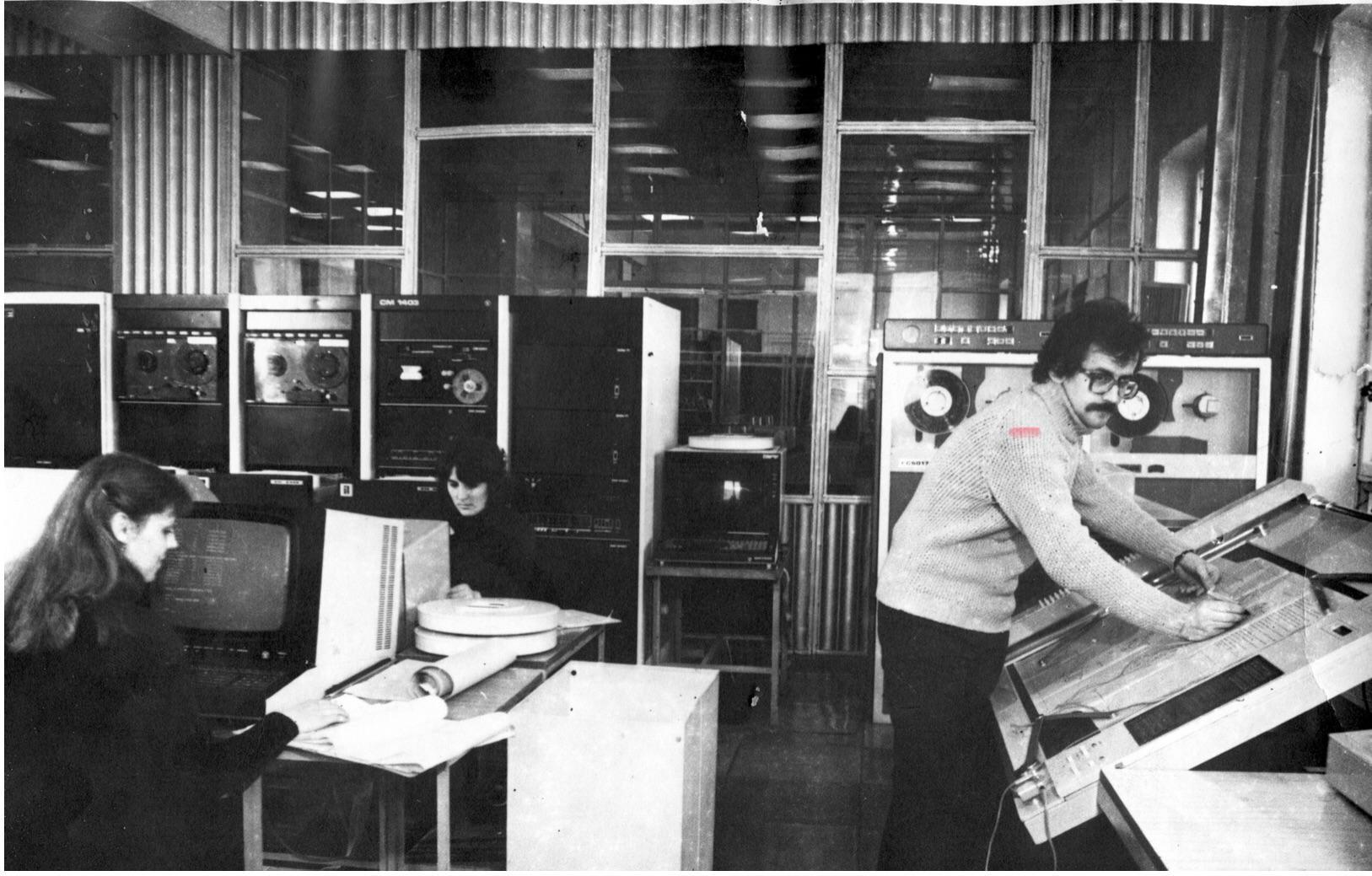 SM4 CAD computer. Soviet klone of PDP-11/40. | Scrolller