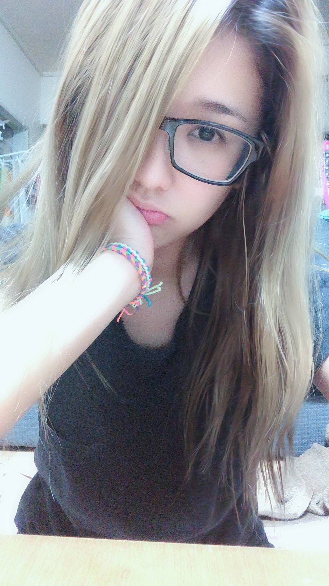 Smart Erika | Scrolller