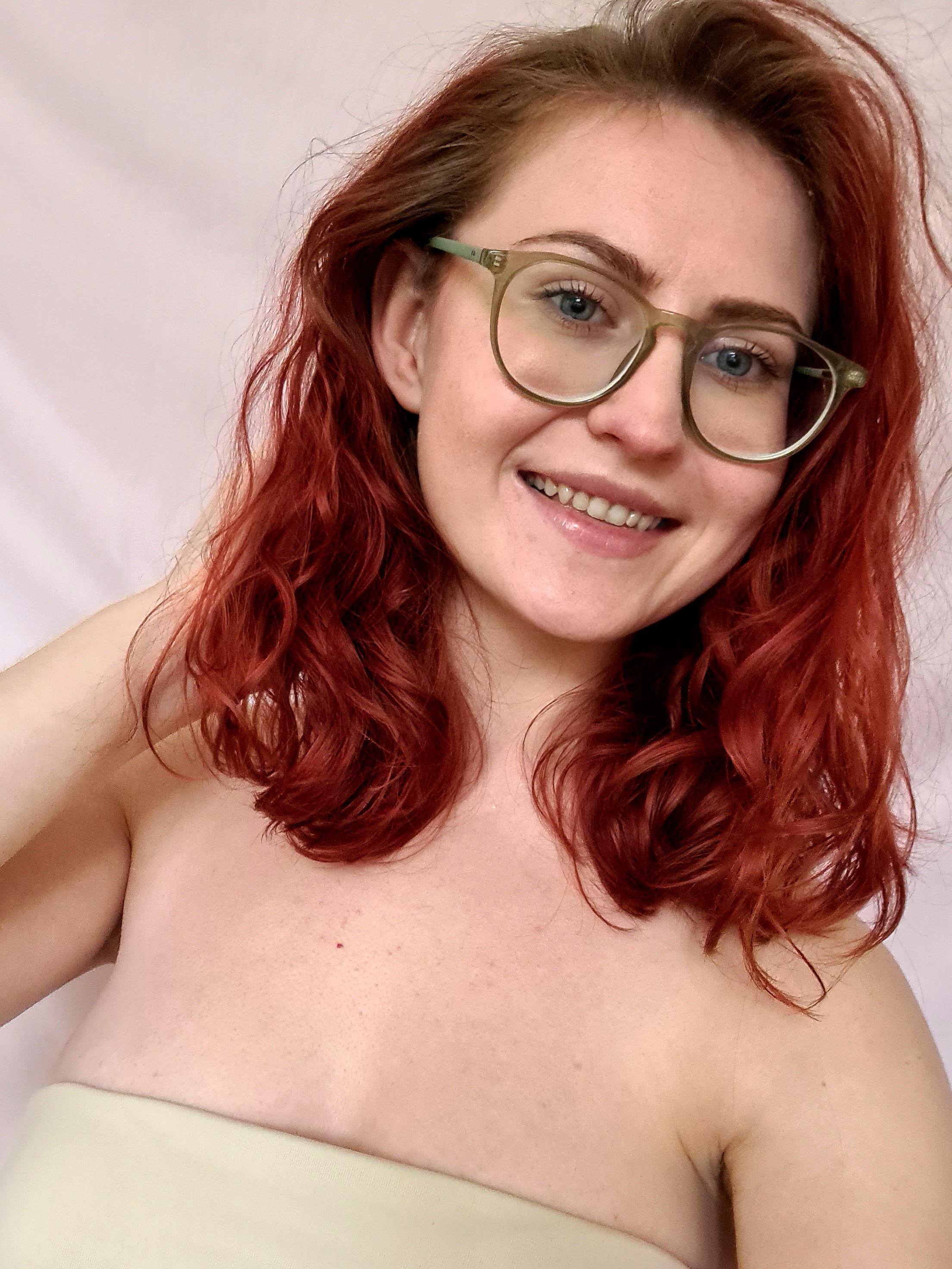 Smile! [25F] | Scrolller