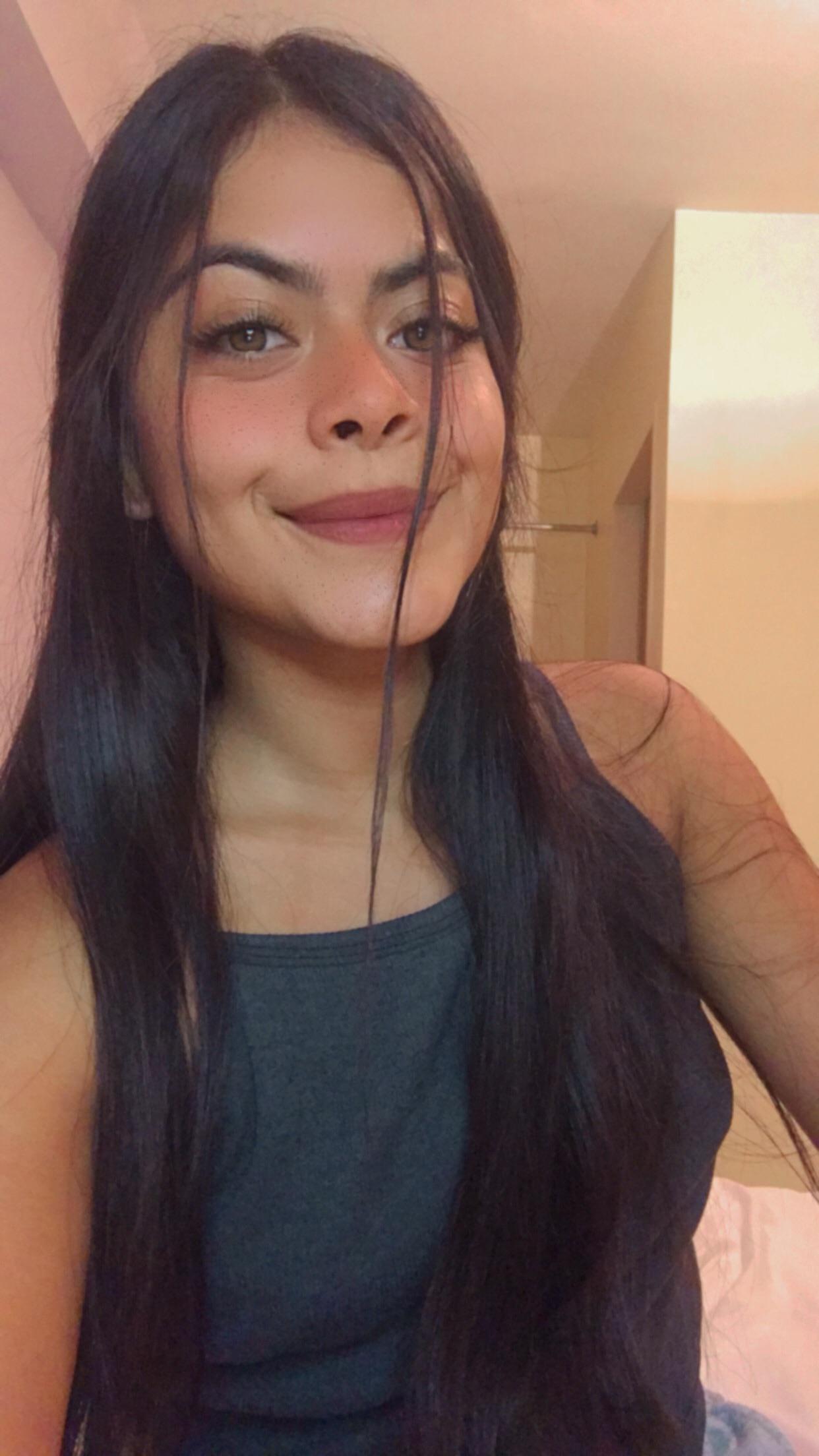 Smile ☺️[F19] | Scrolller