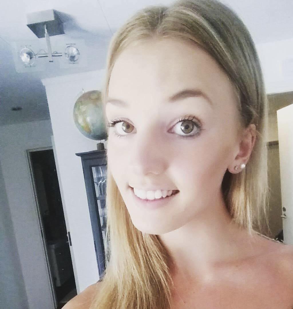 Smile [over 18] Scrolller