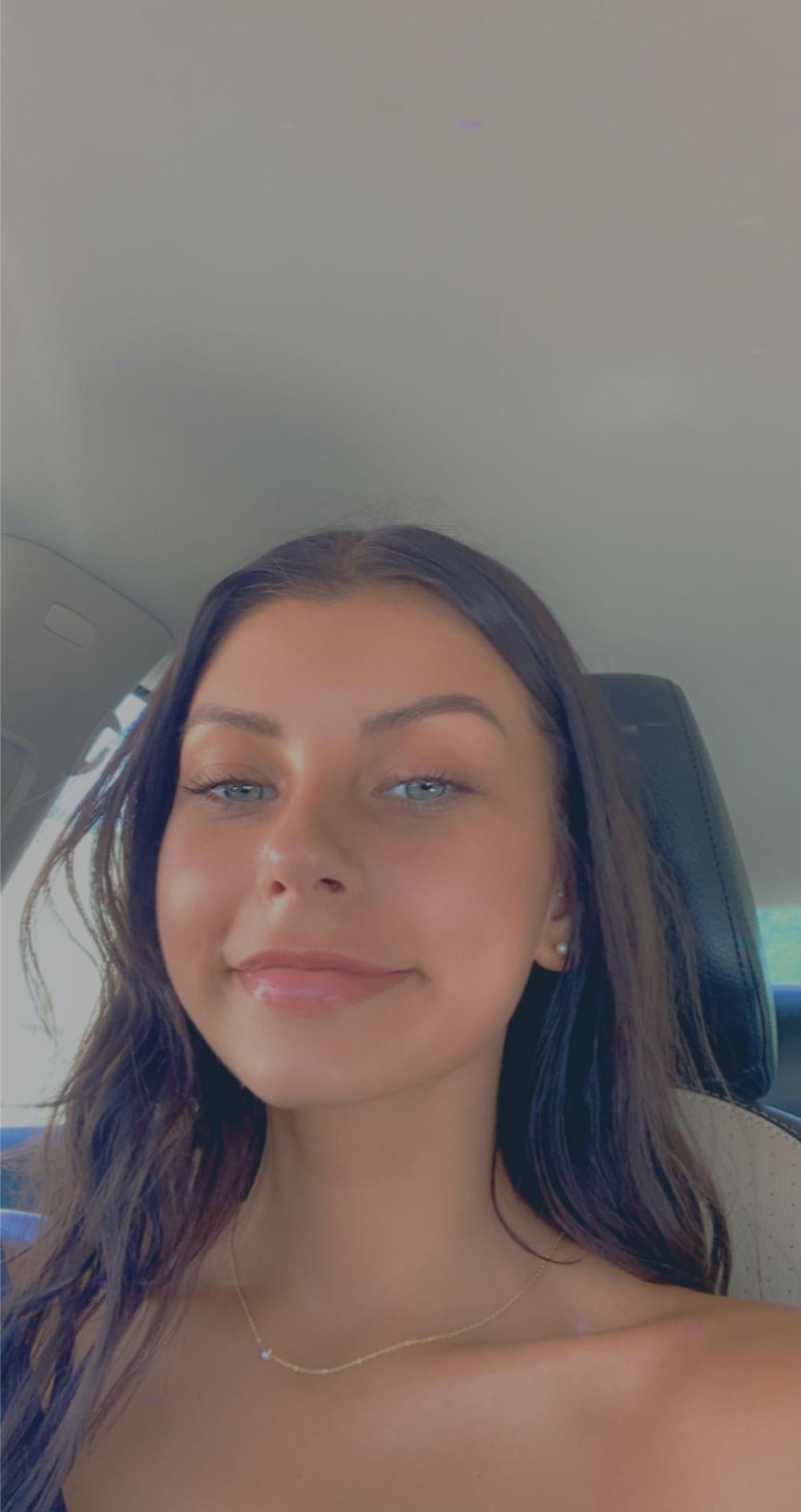 smiley 😚 | Scrolller