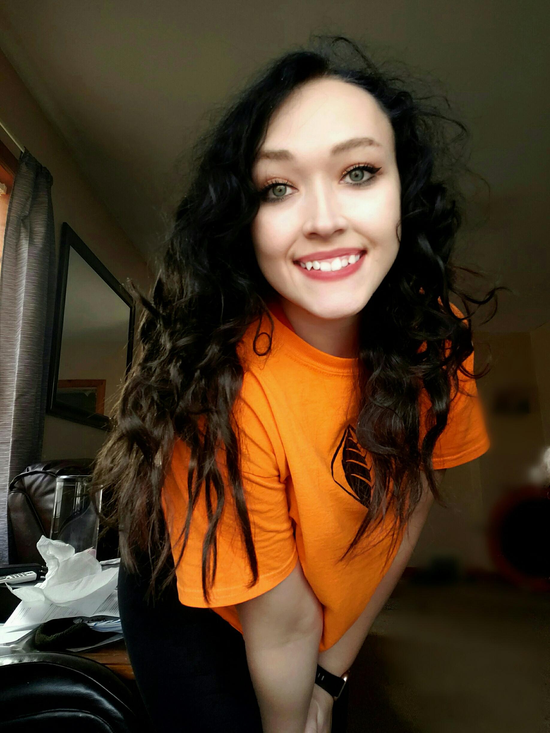 Smiling because it's finally getting nice outside!! 🧡☀️😍 | Scrolller