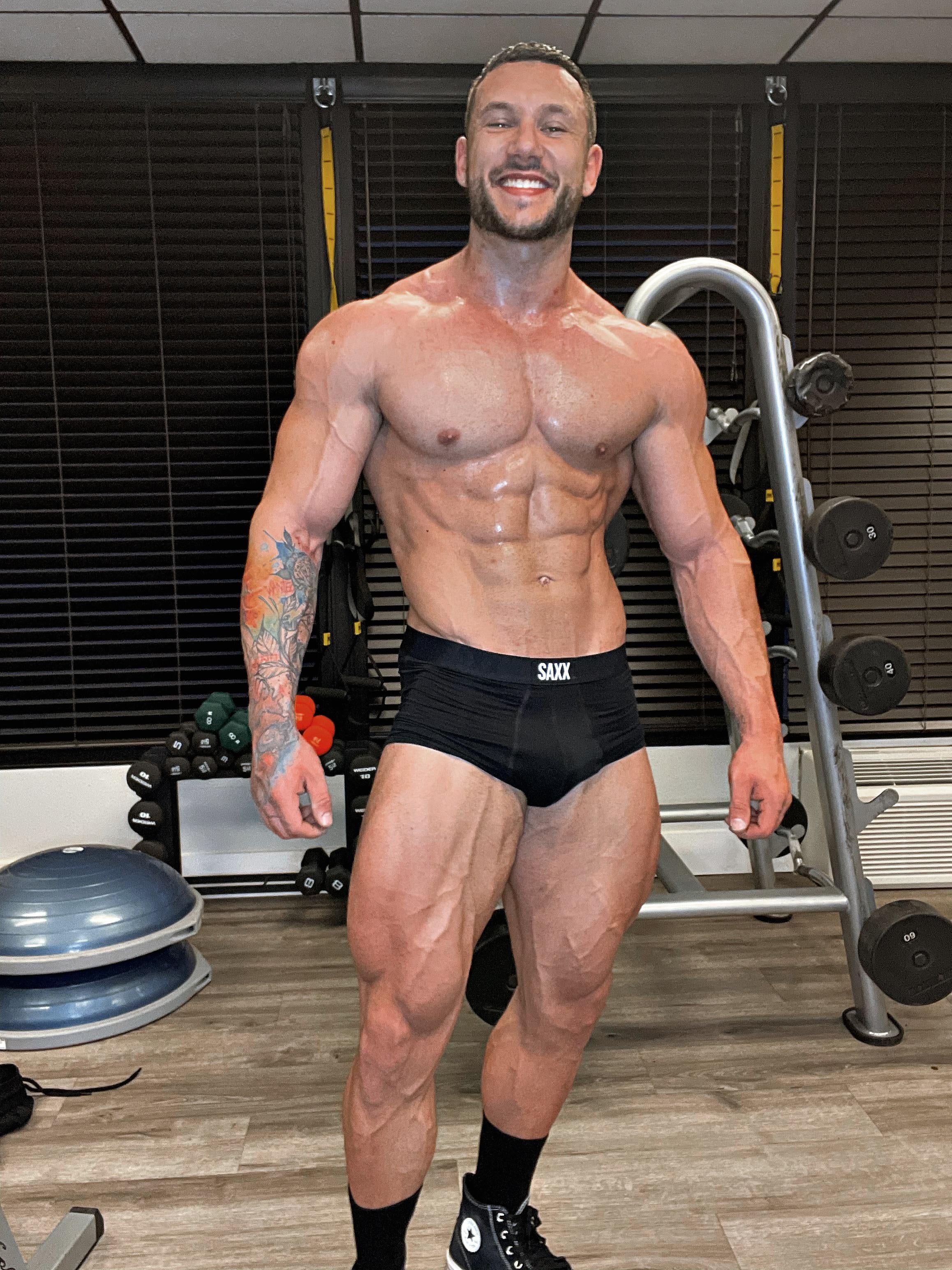 Smiling Bulge | Scrolller