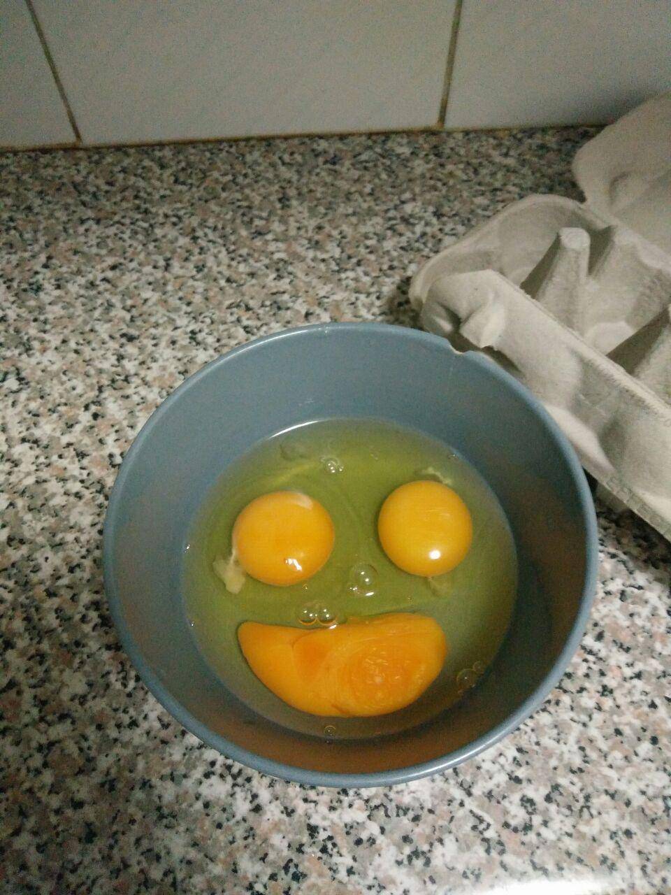 Smiling eggs :) | Scrolller
