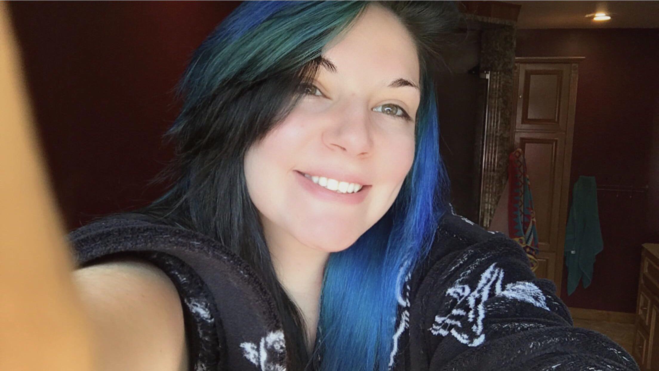 Smiling even tho I’m dead inside 🤘🏻 | Scrolller