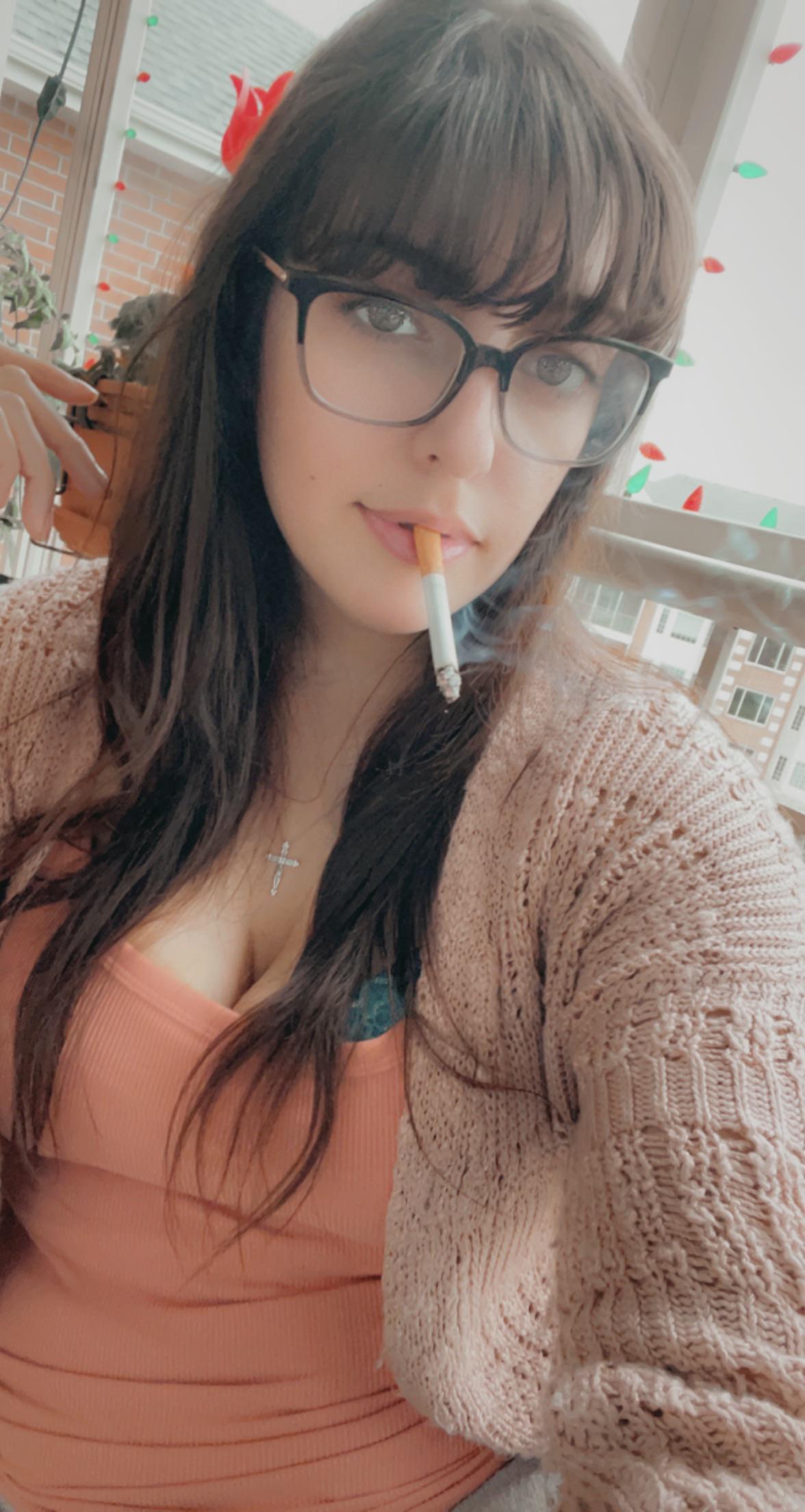 Smoking and grillin 😘 | Scrolller