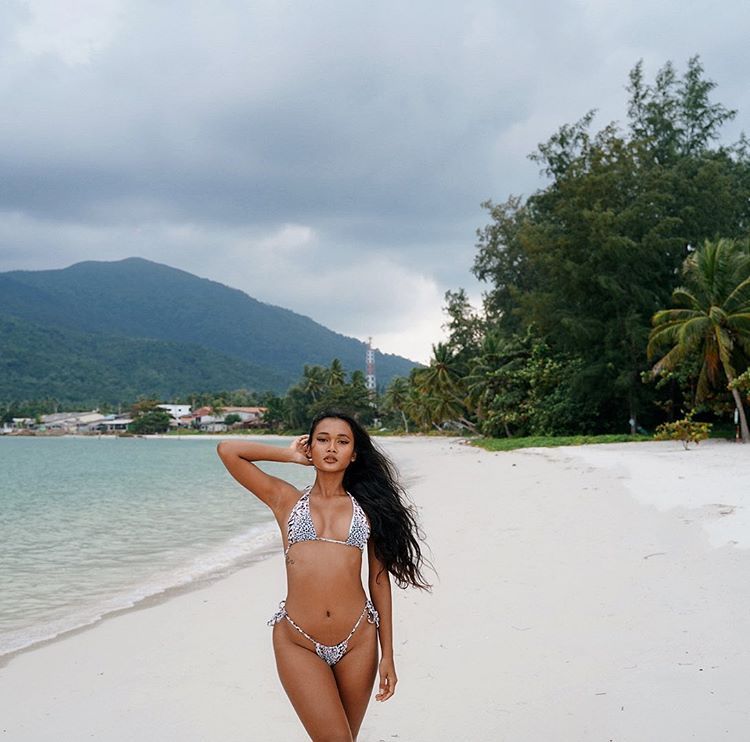 Smoking Hot Thai girl on the beach in Pattaya | Scrolller