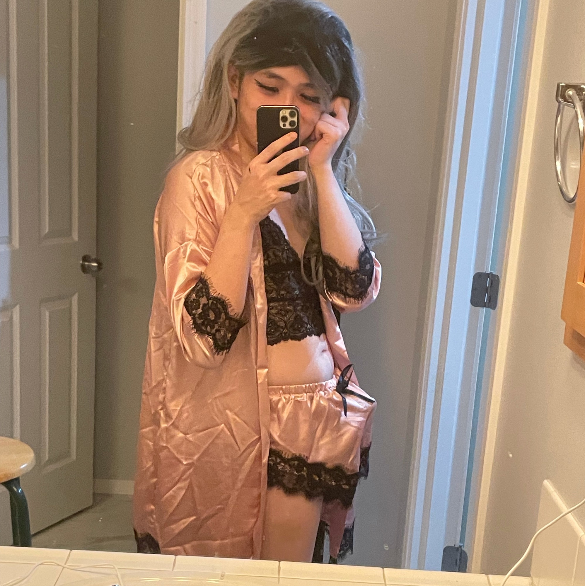 smol smile smol bulge | Scrolller