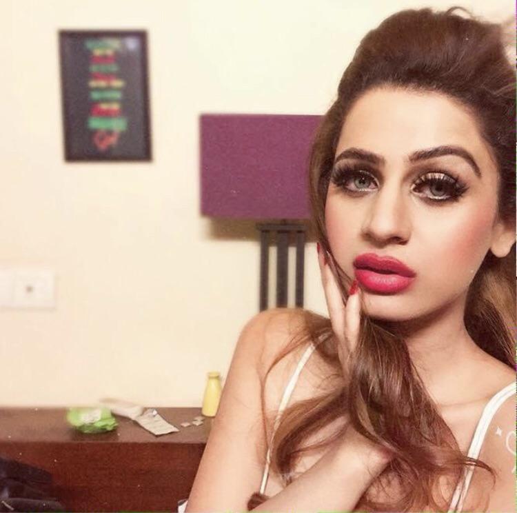 Smooch or Blowjob ? | Scrolller