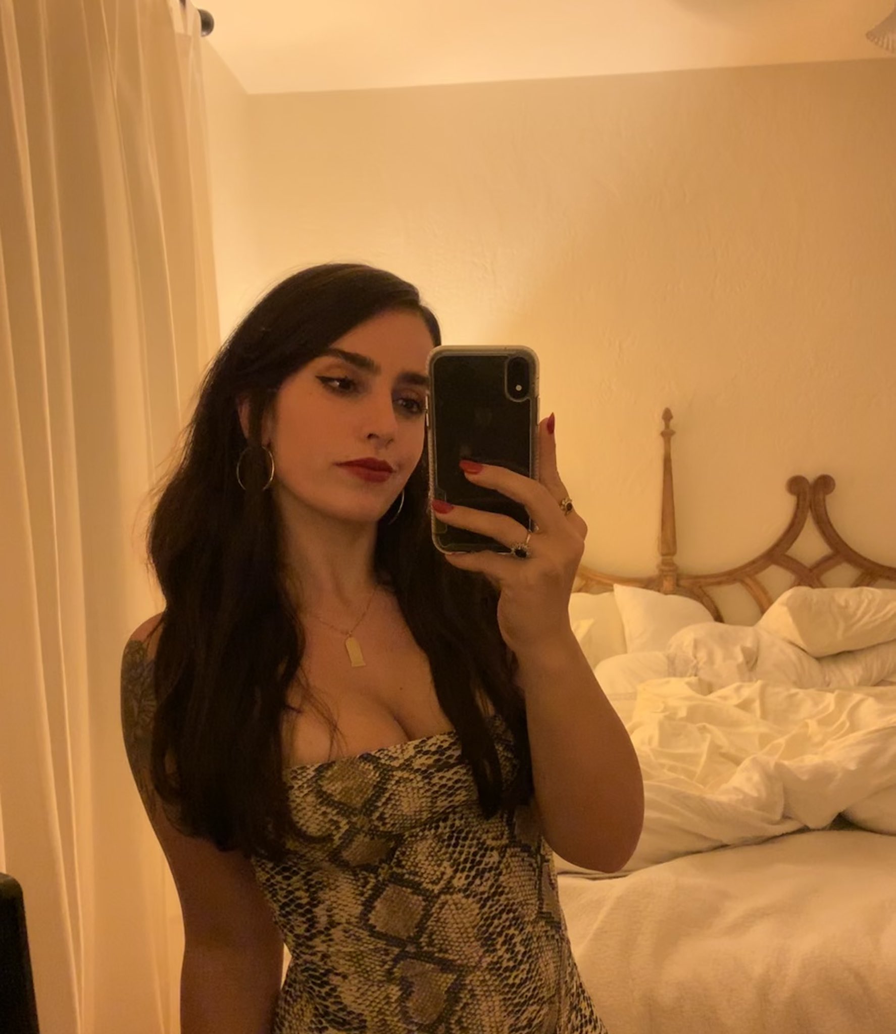 sneaky snake | Scrolller