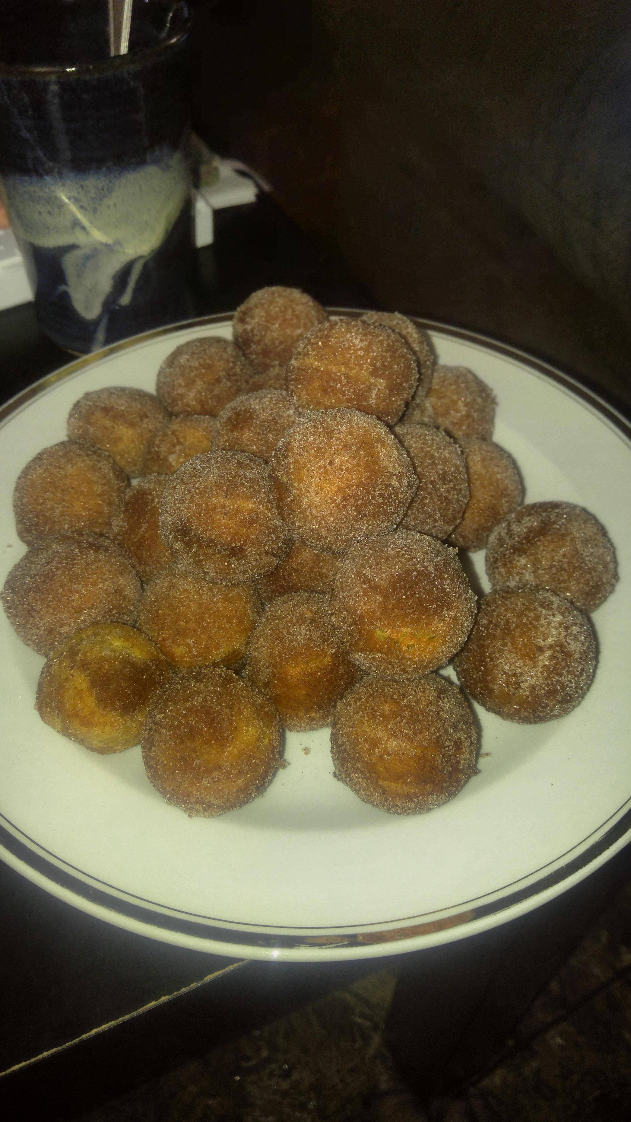 Snickerdoodle doughnut holes. [OC] [5312x2998] | Scrolller