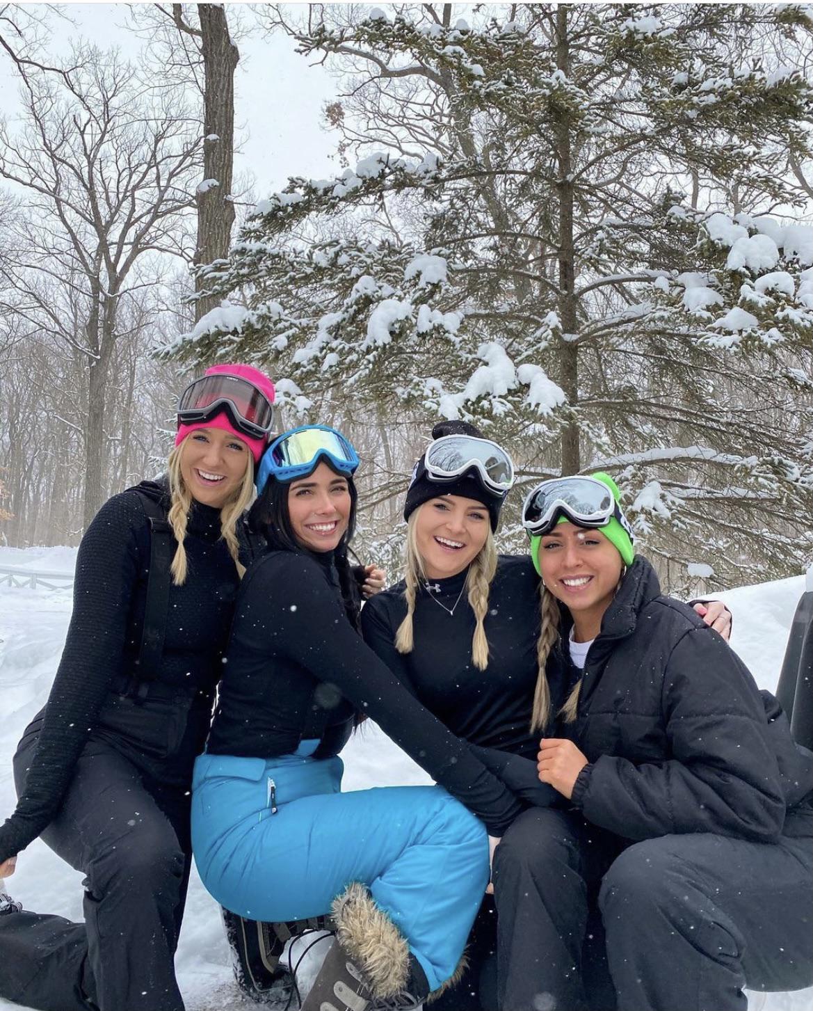 Snow bunnies | Scrolller